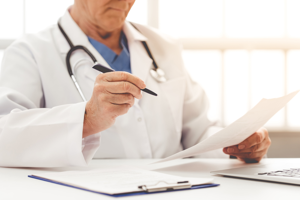 The oldest doctor in the Guinness Book of Records continues to practice ...