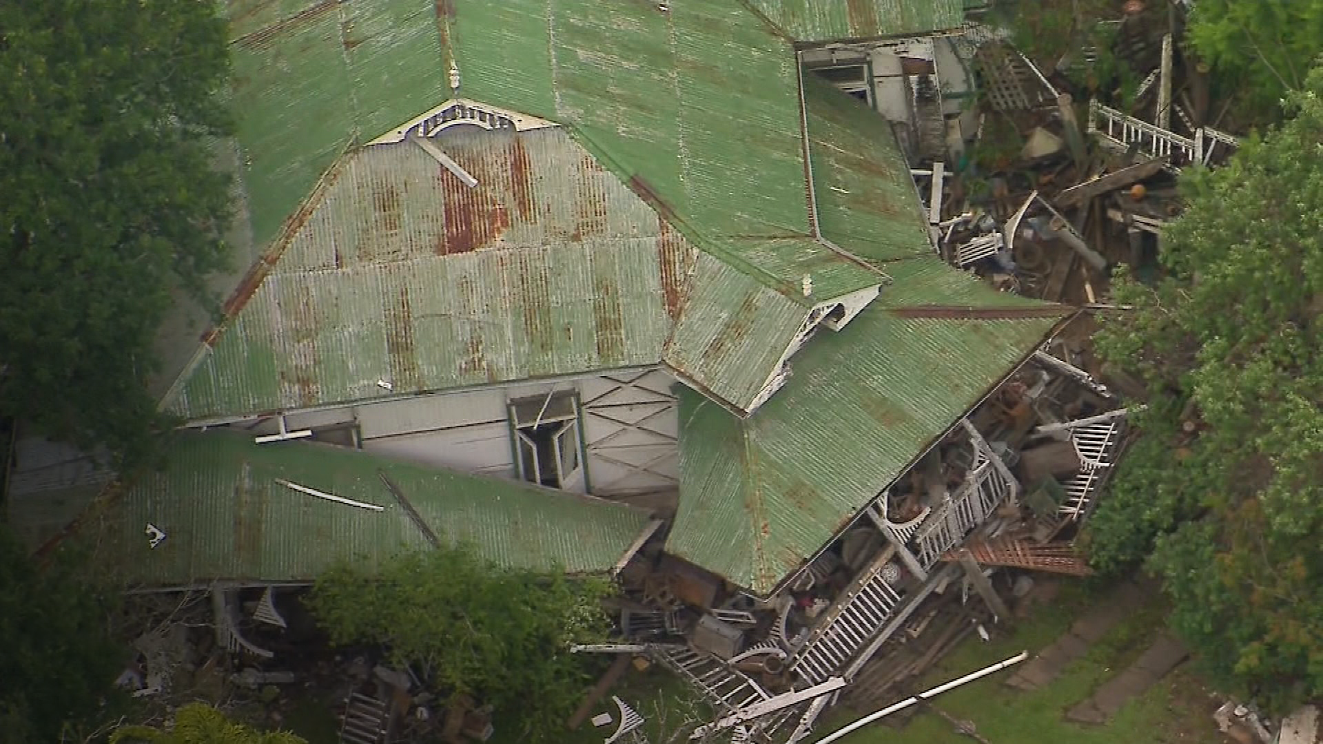 WATCH: Tradies save woman from collapsed house